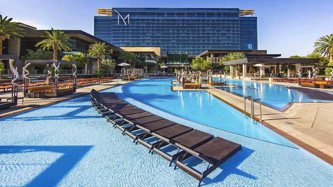 Discover Las Vegas Swimming Pools that Kids will Love!